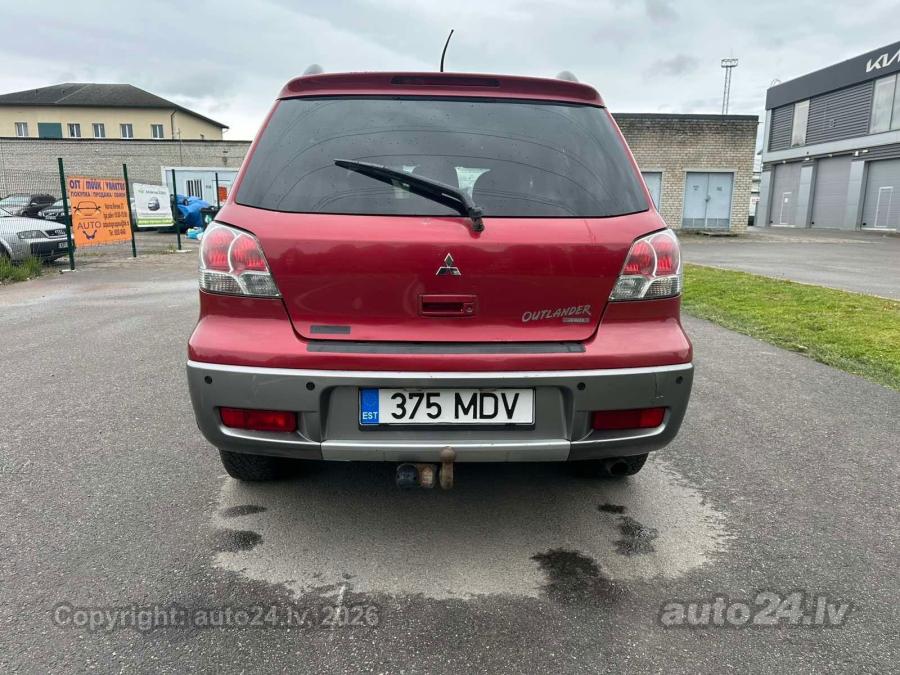 Red Mitsubishi Outlander 2003 in Narva, with an engine capacity of 2.40 L and mileage of 290 thousand km for 1499 €, photo 15 on AUTOMOTO.COM.LV