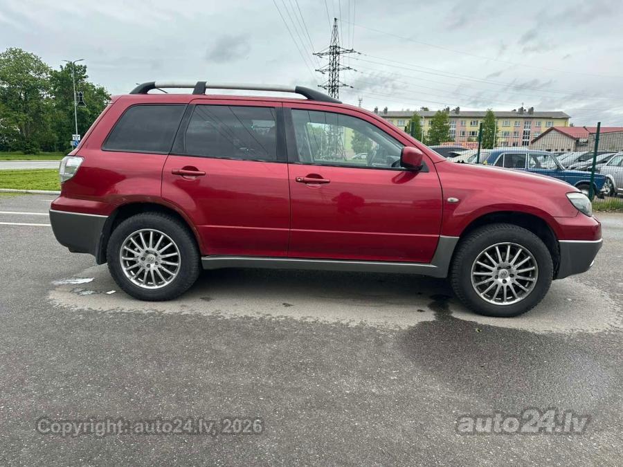 Red Mitsubishi Outlander 2003 in Narva, with an engine capacity of 2.40 L and mileage of 290 thousand km for 1499 €, photo 16 on AUTOMOTO.COM.LV