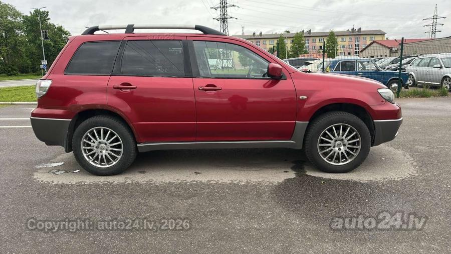 Red Mitsubishi Outlander 2003 in Narva, with an engine capacity of 2.40 L and mileage of 290 thousand km for 1499 €, photo 24 on AUTOMOTO.COM.LV