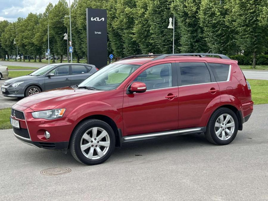 Red Mitsubishi Outlander 2012 in Narva, with an engine capacity of 2.20 L and mileage of 274 thousand km for 4999 €, photo 1 on AUTOMOTO.COM.LV