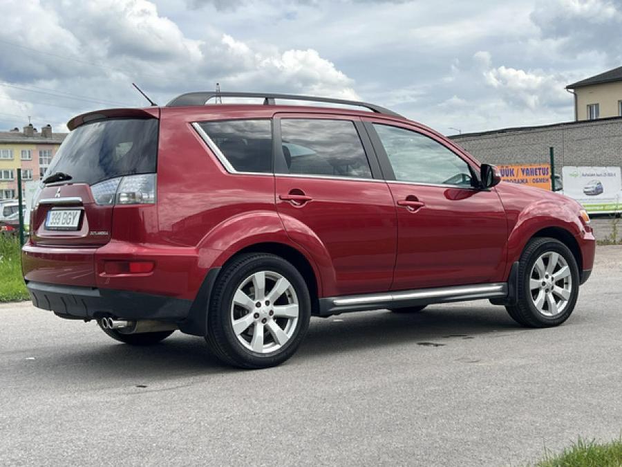 Red Mitsubishi Outlander 2012 in Narva, with an engine capacity of 2.20 L and mileage of 274 thousand km for 4999 €, photo 8 on AUTOMOTO.COM.LV