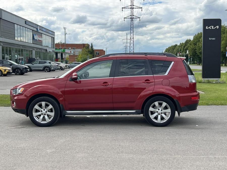 Red Mitsubishi Outlander 2012 in Narva, with an engine capacity of 2.20 L and mileage of 274 thousand km for 4999 €, photo 17 on AUTOMOTO.COM.LV