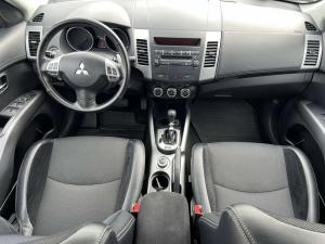 Red Mitsubishi Outlander 2012 in Narva, with an engine capacity of 2.20 L and mileage of 274 thousand km for 4999 €, photo 23 on AUTOMOTO.COM.LV