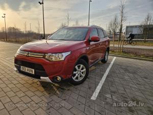 Sarkans Mitsubishi Outlander 2015 Tallina, ar dzinēja tilpumu 2.00 L un nobraukumu 214 tūkst. km par 11900 €, foto  vietnē AUTOMOTO.COM.LV