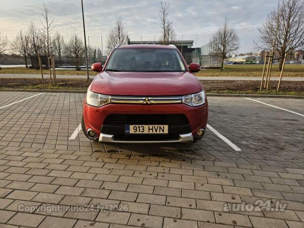 Sarkans Mitsubishi Outlander 2015 Tallina, ar dzinēja tilpumu 2.00 L un nobraukumu 214 tūkst. km par 11900 €, foto 2 vietnē AUTOMOTO.COM.LV