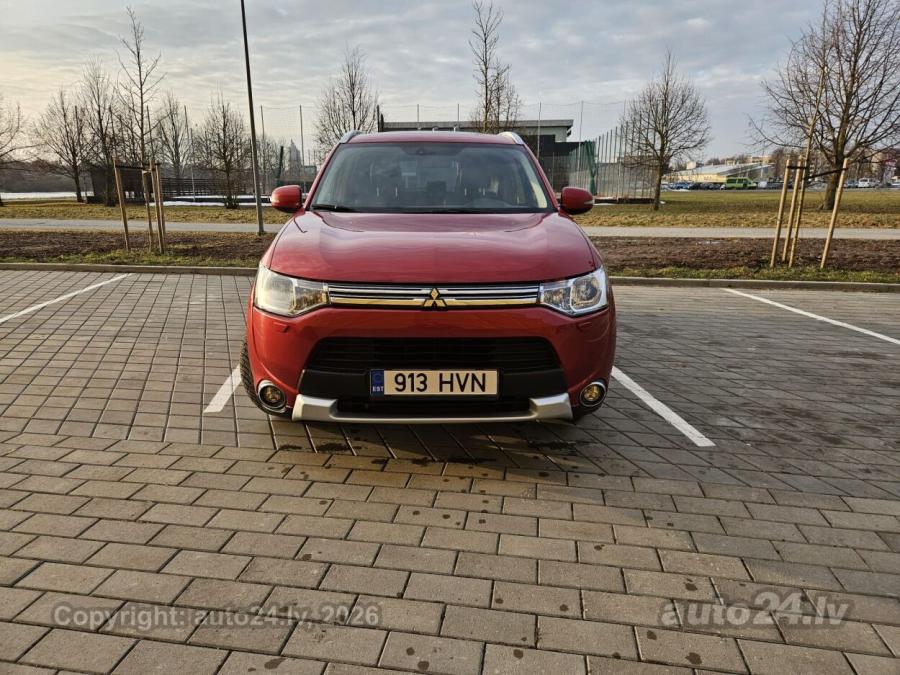 Sarkans Mitsubishi Outlander 2015 Tallina, ar dzinēja tilpumu 2.00 L un nobraukumu 214 tūkst. km par 11900 €, foto 2 vietnē AUTOMOTO.COM.LV