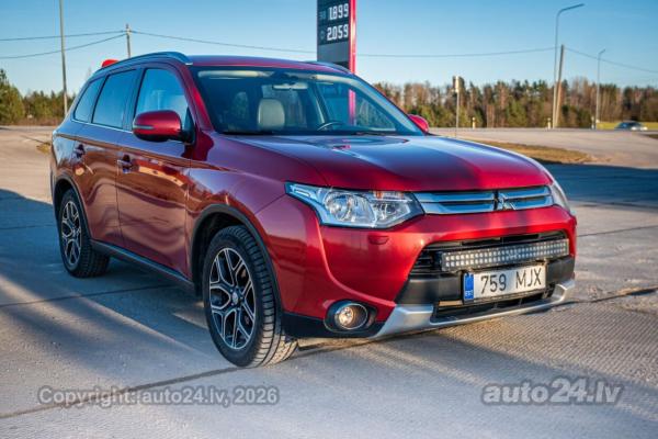 Red Mitsubishi Outlander 2015 in Tallinn, with an engine capacity of 2.00 L and mileage of 290 thousand km for 9500 €, photo 1 on AUTOMOTO.COM.LV