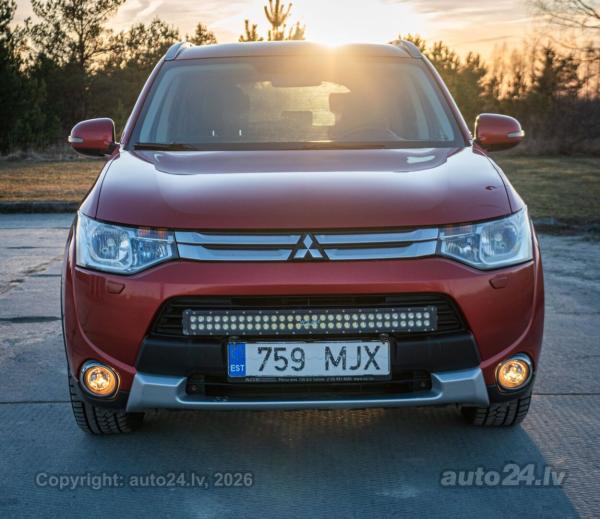 Red Mitsubishi Outlander 2015 in Tallinn, with an engine capacity of 2.00 L and mileage of 290 thousand km for 9500 €, photo 3 on AUTOMOTO.COM.LV