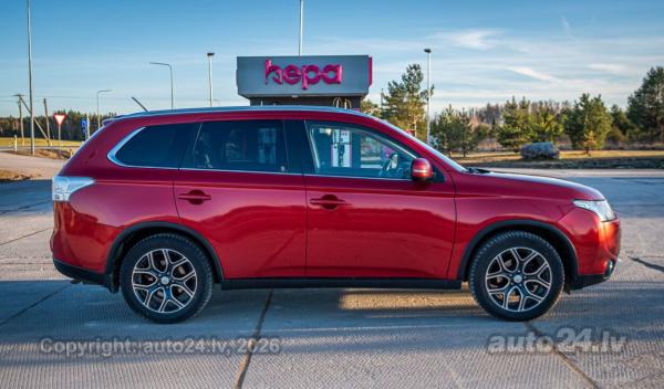 Red Mitsubishi Outlander 2015 in Tallinn, with an engine capacity of 2.00 L and mileage of 290 thousand km for 9500 €, photo 6 on AUTOMOTO.COM.LV