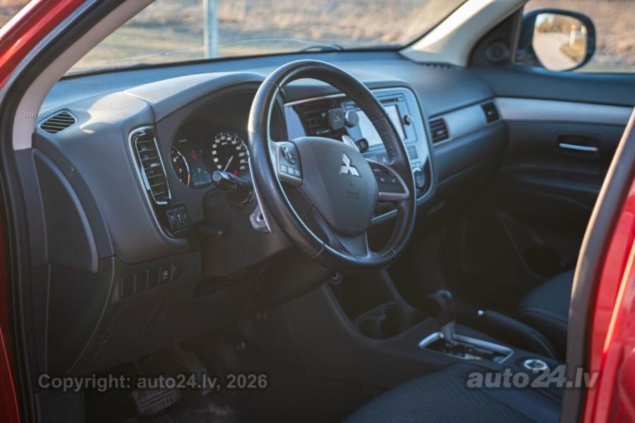 Sarkans Mitsubishi Outlander 2015 Tallina, ar dzinēja tilpumu 2.00 L un nobraukumu 290 tūkst. km par 9500 €, foto 7 vietnē AUTOMOTO.COM.LV