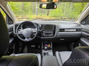 Sarkans Mitsubishi Outlander 2016 Rīga, ar dzinēja tilpumu 2.30 L un nobraukumu 173 tūkst. km par 10700 €, foto 6 vietnē AUTOMOTO.COM.LV