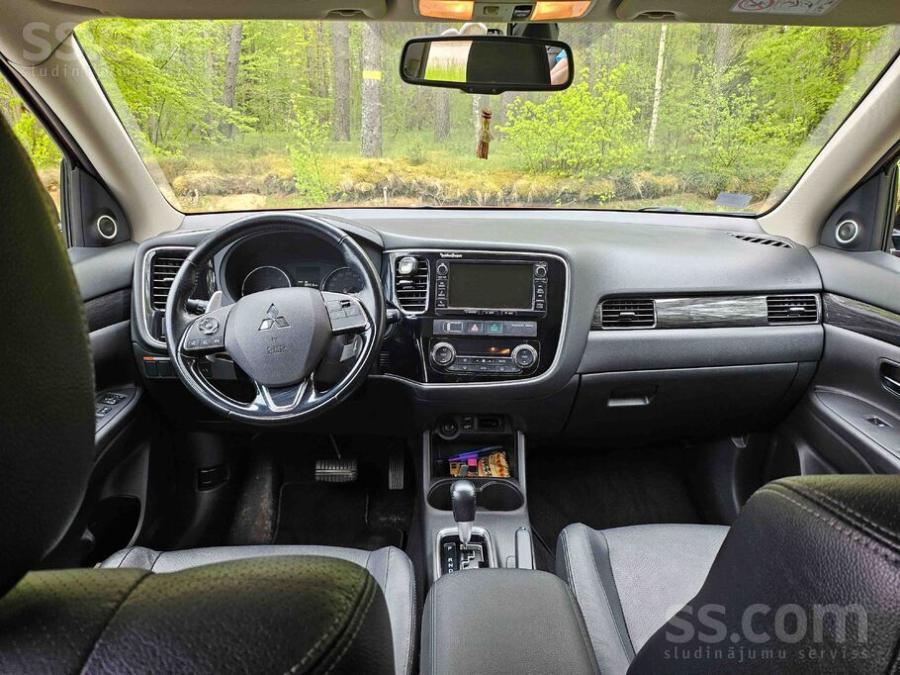 Sarkans Mitsubishi Outlander 2016 Rīga, ar dzinēja tilpumu 2.30 L un nobraukumu 173 tūkst. km par 10700 €, foto 6 vietnē AUTOMOTO.COM.LV