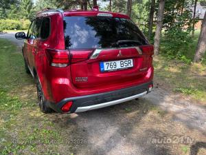 Sarkans Mitsubishi Outlander 2016 Tallina, ar dzinēja tilpumu 2.00 L un nobraukumu 189 tūkst. km par 13900 €, foto 5 vietnē AUTOMOTO.COM.LV