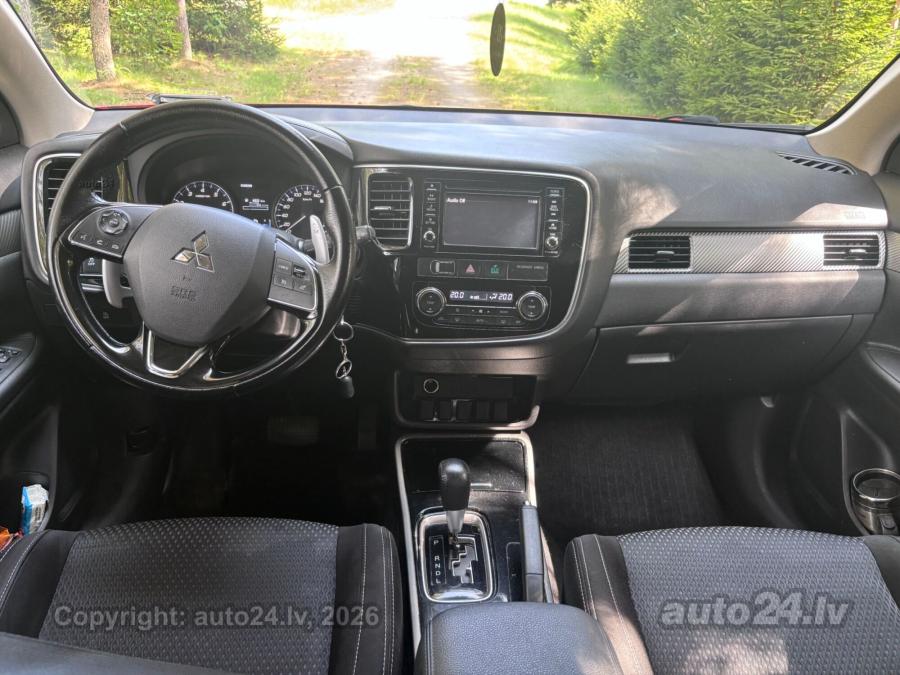 Sarkans Mitsubishi Outlander 2016 Tallina, ar dzinēja tilpumu 2.00 L un nobraukumu 189 tūkst. km par 13900 €, foto 6 vietnē AUTOMOTO.COM.LV