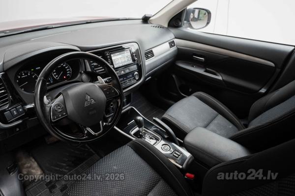 Sarkans Mitsubishi Outlander 2017 Tallina, ar dzinēja tilpumu 2.00 L un nobraukumu 168 tūkst. km par 13000 €, foto 7 vietnē AUTOMOTO.COM.LV