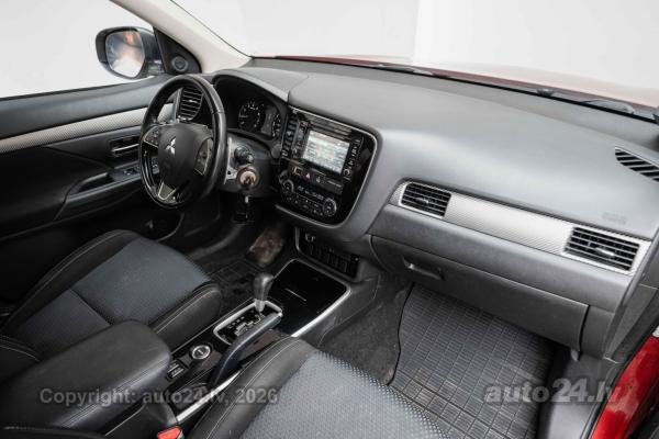 Sarkans Mitsubishi Outlander 2017 Tallina, ar dzinēja tilpumu 2.00 L un nobraukumu 168 tūkst. km par 13000 €, foto 8 vietnē AUTOMOTO.COM.LV