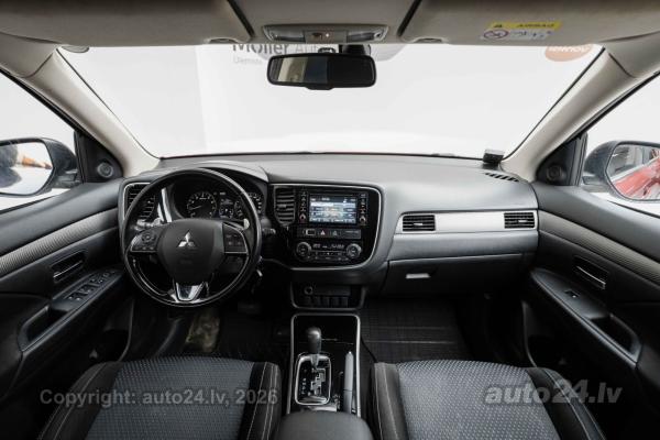 Sarkans Mitsubishi Outlander 2017 Tallina, ar dzinēja tilpumu 2.00 L un nobraukumu 168 tūkst. km par 13000 €, foto 9 vietnē AUTOMOTO.COM.LV