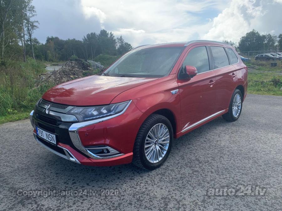 Red Mitsubishi Outlander 2019 in Tallinn, with an engine capacity of 2.40 L and mileage of 106 thousand km for 21490 €, photo 5 on AUTOMOTO.COM.LV