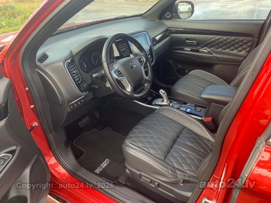 Red Mitsubishi Outlander 2019 in Tallinn, with an engine capacity of 2.40 L and mileage of 106 thousand km for 21490 €, photo 6 on AUTOMOTO.COM.LV