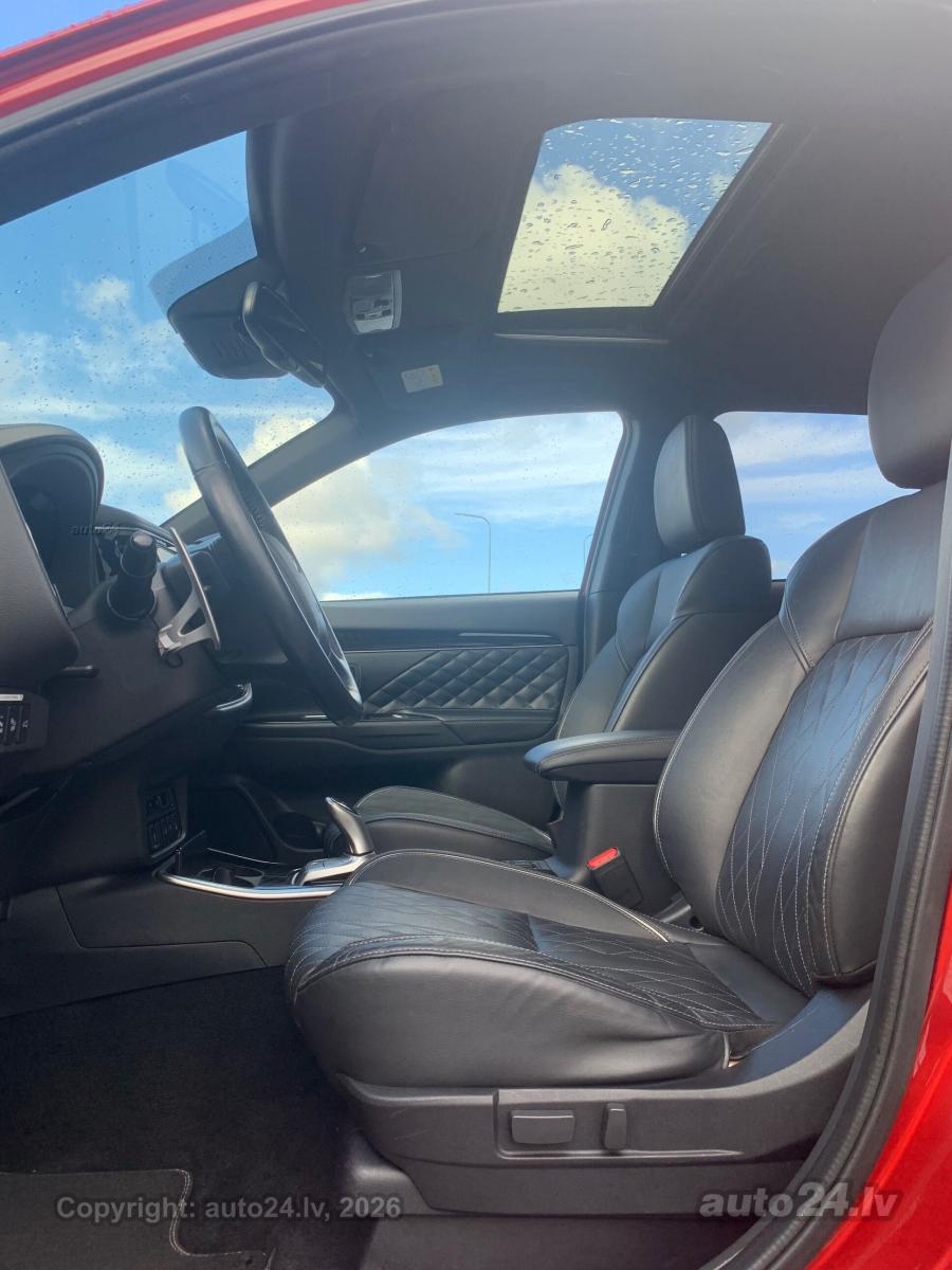 Red Mitsubishi Outlander 2019 in Tallinn, with an engine capacity of 2.40 L and mileage of 106 thousand km for 21490 €, photo 8 on AUTOMOTO.COM.LV