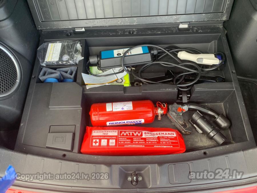 Red Mitsubishi Outlander 2019 in Tallinn, with an engine capacity of 2.40 L and mileage of 106 thousand km for 21490 €, photo 15 on AUTOMOTO.COM.LV