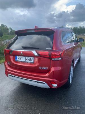 Red Mitsubishi Outlander 2019 in Tallinn, with an engine capacity of 2.40 L and mileage of 106 thousand km for 21490 €, photo 20 on AUTOMOTO.COM.LV