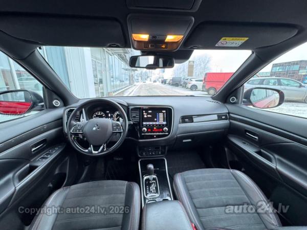 Red Mitsubishi Outlander 2021 in Viljandi, with an engine capacity of 2.00 L and mileage of 84 thousand km for 16890 €, photo 11 on AUTOMOTO.COM.LV