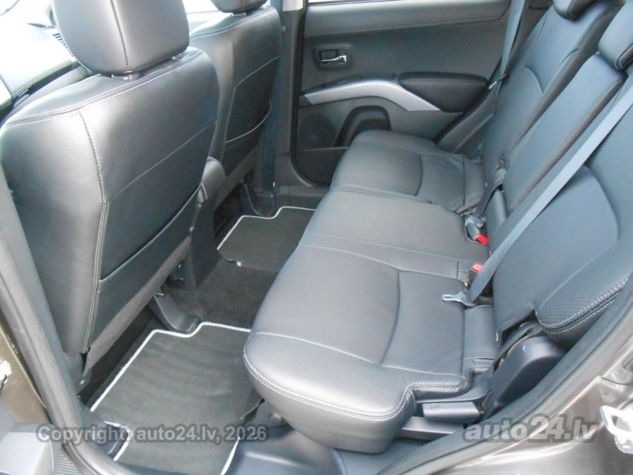 Mitsubishi Outlander 2012 in Viljandi, with an engine capacity of 2.20 L and mileage of 213 thousand km for 7990 €, photo 11 on AUTOMOTO.COM.LV