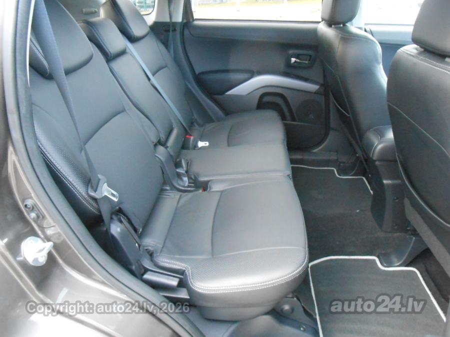 Mitsubishi Outlander 2012 in Viljandi, with an engine capacity of 2.20 L and mileage of 213 thousand km for 7990 €, photo 15 on AUTOMOTO.COM.LV
