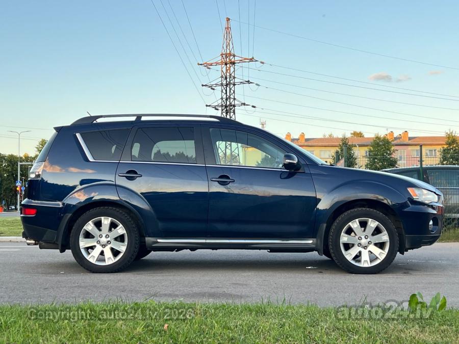 Mitsubishi Outlander 2012 in Narva, with an engine capacity of 2.20 L and mileage of 287 thousand km for 3499 €, photo 5 on AUTOMOTO.COM.LV