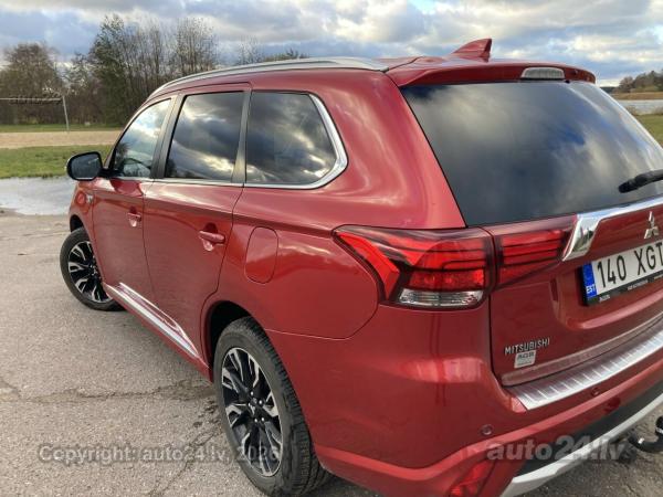 Mitsubishi Outlander 2017 Tallina, ar dzinēja tilpumu 2.00 L un nobraukumu 121 tūkst. km par 17900 €, foto 1 vietnē AUTOMOTO.COM.LV