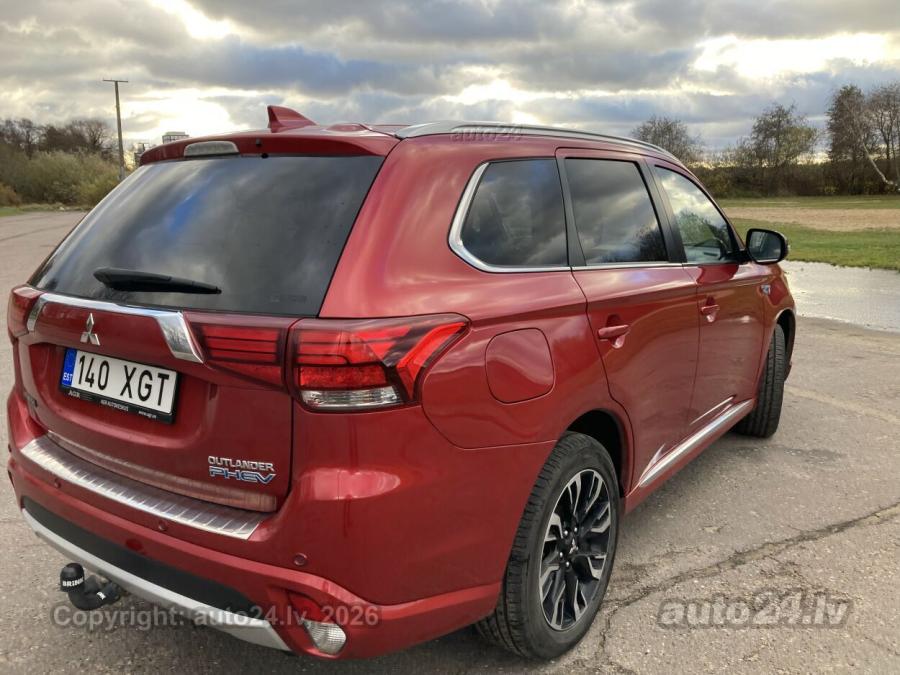 Mitsubishi Outlander 2017 in Tallinn, with an engine capacity of 2.00 L and mileage of 121 thousand km for 17900 €, photo 3 on AUTOMOTO.COM.LV