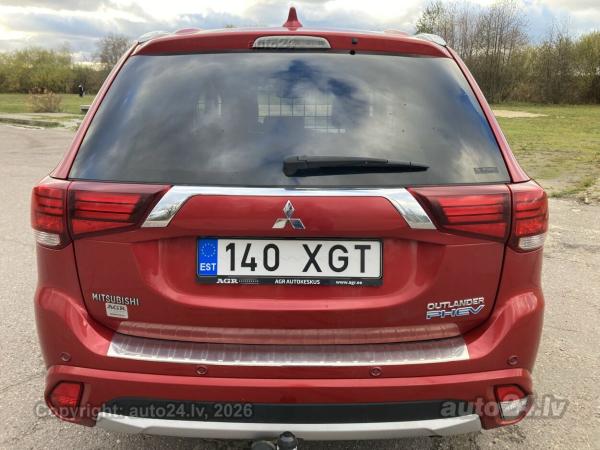 Mitsubishi Outlander 2017 Tallina, ar dzinēja tilpumu 2.00 L un nobraukumu 121 tūkst. km par 17900 €, foto 5 vietnē AUTOMOTO.COM.LV