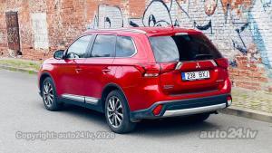 Mitsubishi Outlander 2018 in Narva, with an engine capacity of 2.00 L and mileage of 143 thousand km for 17500 €, photo 3 on AUTOMOTO.COM.LV