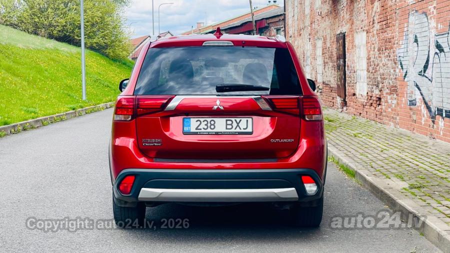 Mitsubishi Outlander 2018 in Narva, with an engine capacity of 2.00 L and mileage of 143 thousand km for 17500 €, photo 4 on AUTOMOTO.COM.LV