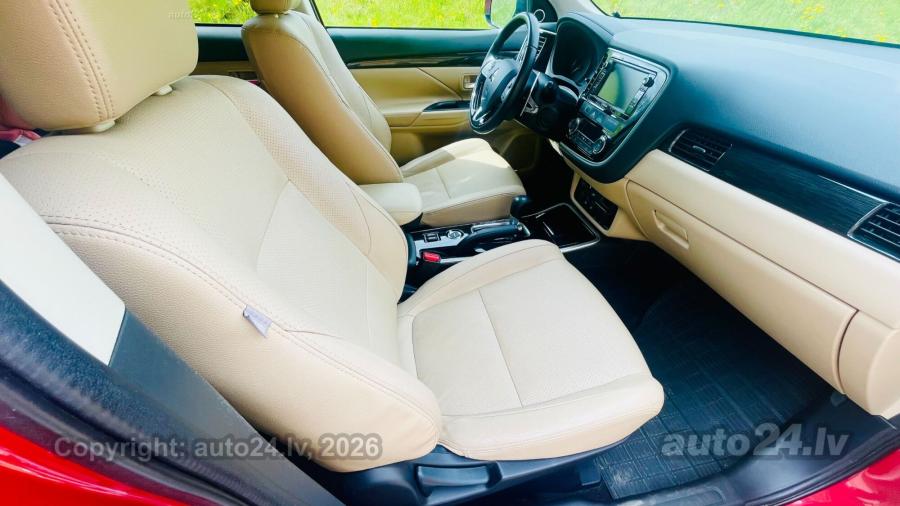 Mitsubishi Outlander 2018 in Narva, with an engine capacity of 2.00 L and mileage of 143 thousand km for 17500 €, photo 8 on AUTOMOTO.COM.LV