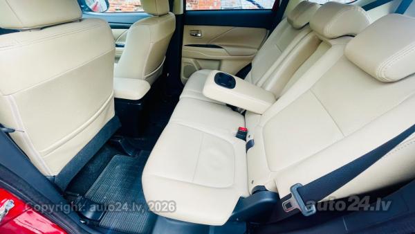 Mitsubishi Outlander 2018 in Narva, with an engine capacity of 2.00 L and mileage of 143 thousand km for 17500 €, photo 9 on AUTOMOTO.COM.LV