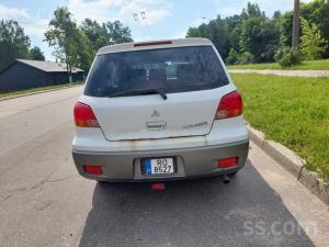 White Mitsubishi Outlander 2004 in Riga, with an engine capacity of 2.40 L and mileage of 214 thousand km for 850 €, photo  on AUTOMOTO.COM.LV