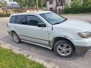White Mitsubishi Outlander 2004 in Riga, with an engine capacity of 2.40 L and mileage of 214 thousand km for 850 €, photo 10 on AUTOMOTO.COM.LV