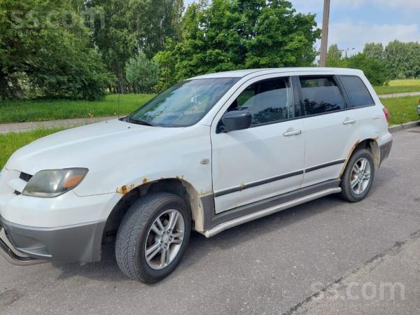 Balts Mitsubishi Outlander 2004 Rīga, ar dzinēja tilpumu 2.40 L un nobraukumu 214 tūkst. km par 850 €, foto 3 vietnē AUTOMOTO.COM.LV