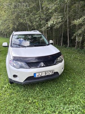 Balts Mitsubishi Outlander 2007 Ogre, ar dzinēja tilpumu 2.00 L un nobraukumu 269 tūkst. km par 2000 €, foto  vietnē AUTOMOTO.COM.LV