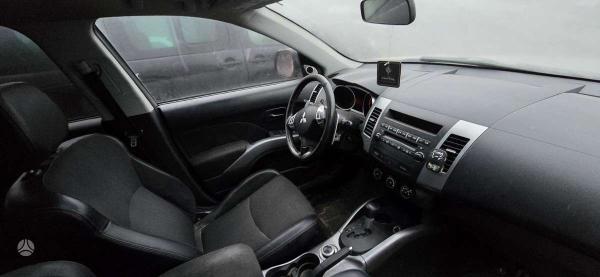 Balts Mitsubishi Outlander 2008 Viļņa, ar dzinēja tilpumu 2.36 L un nobraukumu 185 tūkst. km par 1000 €, foto 7 vietnē AUTOMOTO.COM.LV