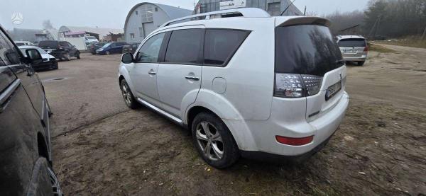Balts Mitsubishi Outlander 2008 Viļņa, ar dzinēja tilpumu 2.36 L un nobraukumu 185 tūkst. km par 1000 €, foto 10 vietnē AUTOMOTO.COM.LV