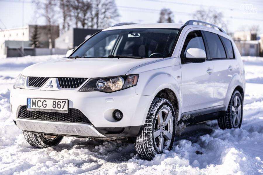 White Mitsubishi Outlander 2008 in Siauliai, with an engine capacity of 2.00 L and mileage of 411 thousand km for 3500 €, photo 1 on AUTOMOTO.COM.LV