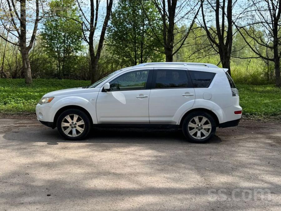 Balts Mitsubishi Outlander 2008 Rīga, ar dzinēja tilpumu 2.40 L un nobraukumu 0 tūkst. km par 3999 €, foto 3 vietnē AUTOMOTO.COM.LV