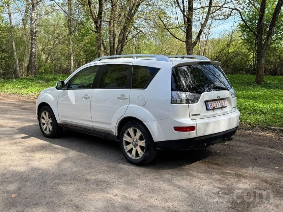 Balts Mitsubishi Outlander 2008 Rīga, ar dzinēja tilpumu 2.40 L un nobraukumu 0 tūkst. km par 3999 €, foto 4 vietnē AUTOMOTO.COM.LV