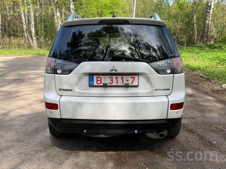 Balts Mitsubishi Outlander 2008 Rīga, ar dzinēja tilpumu 2.40 L un nobraukumu 0 tūkst. km par 3999 €, foto 5 vietnē AUTOMOTO.COM.LV