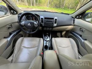 Balts Mitsubishi Outlander 2008 Rīga, ar dzinēja tilpumu 2.40 L un nobraukumu 0 tūkst. km par 3999 €, foto 12 vietnē AUTOMOTO.COM.LV