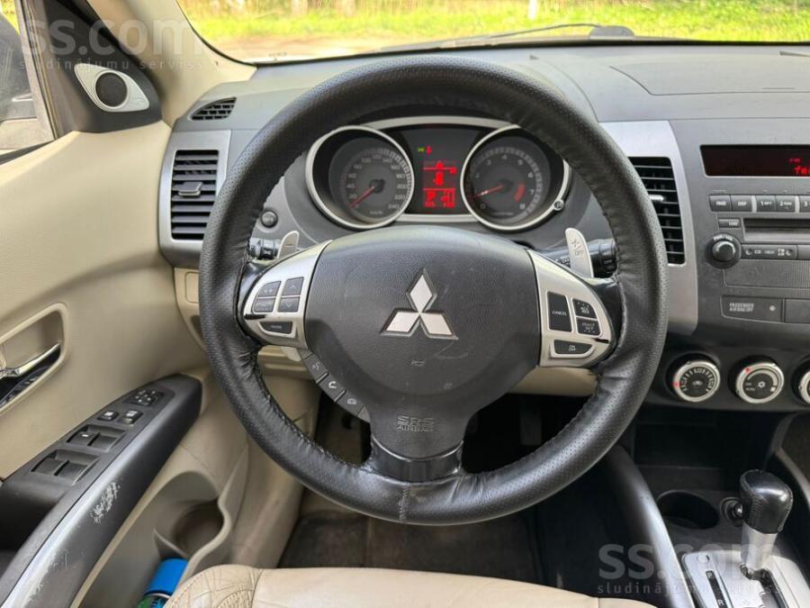 Balts Mitsubishi Outlander 2008 Rīga, ar dzinēja tilpumu 2.40 L un nobraukumu 0 tūkst. km par 3999 €, foto 13 vietnē AUTOMOTO.COM.LV