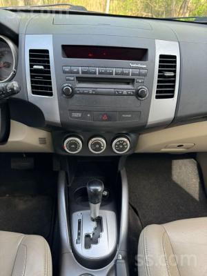 Balts Mitsubishi Outlander 2008 Rīga, ar dzinēja tilpumu 2.40 L un nobraukumu 0 tūkst. km par 3999 €, foto 17 vietnē AUTOMOTO.COM.LV